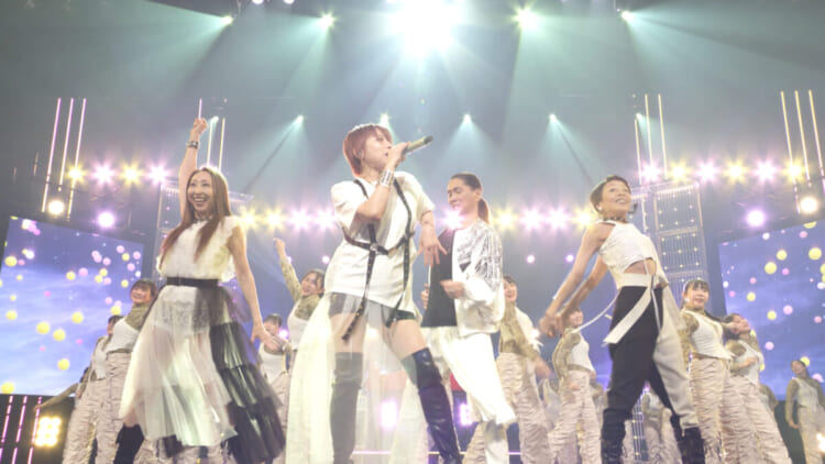 TRFが大ヒット曲をパフォーマンス！デビュー30年の覚悟と決意に迫る 東方神起とのコラボも『4Kリアルライブ TRF30年』 | TV LIFE web